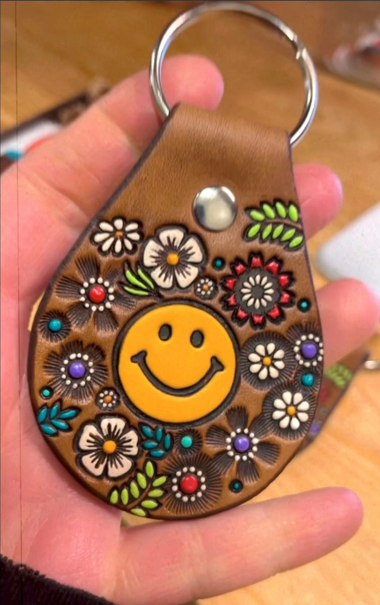 Be Happy Keychain – Mesa Dreams